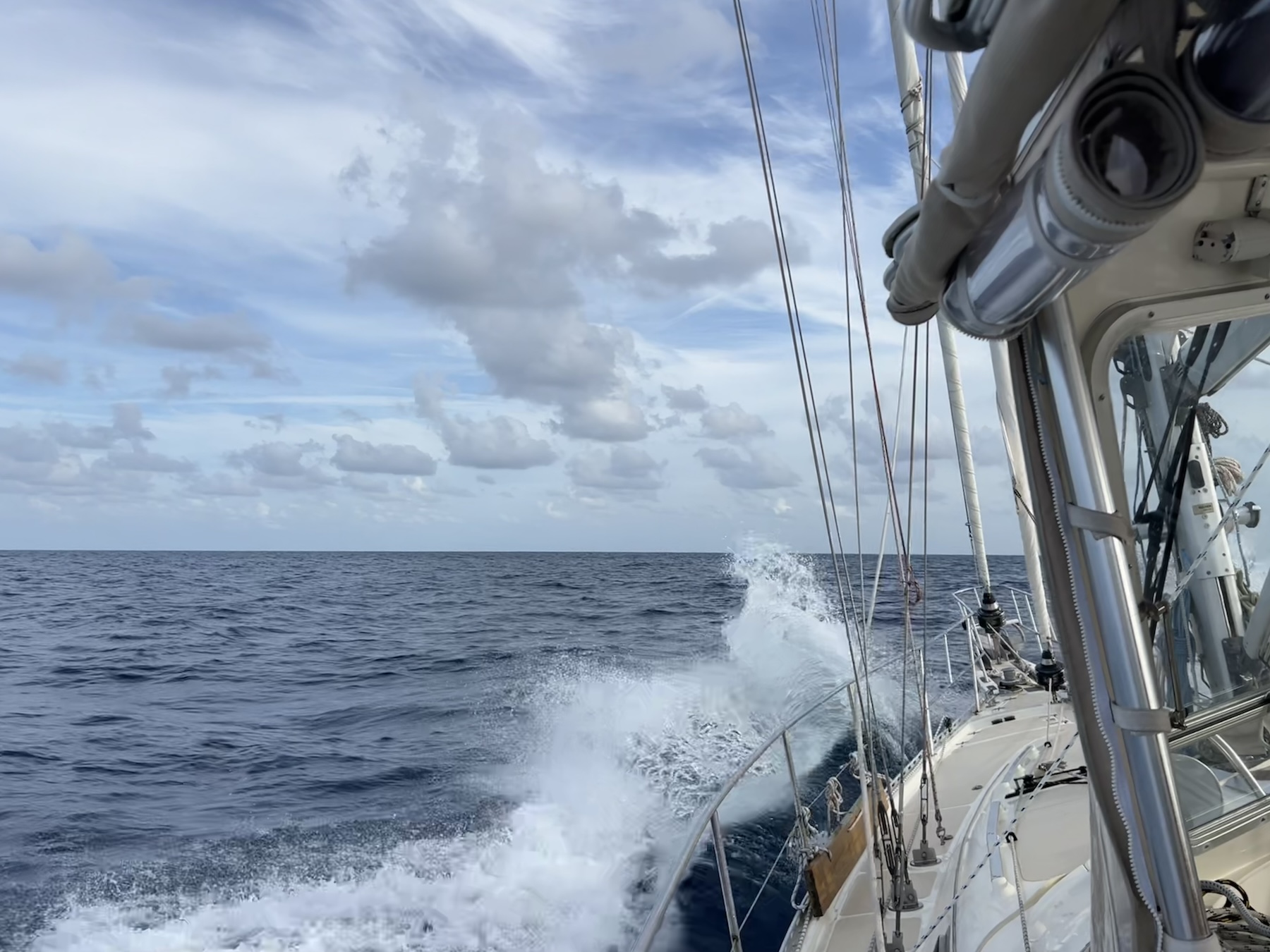 To the Bahamas: Our First Gulf Stream Crossing – SV Loka